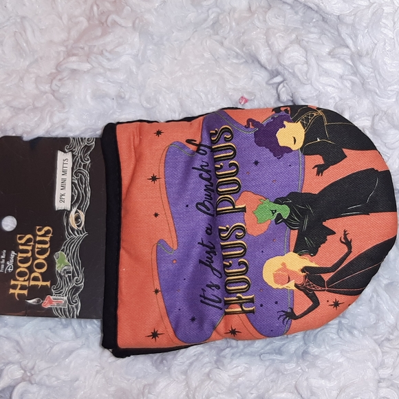 Disney | Kitchen | Disneys Hocus Pocus 2 Pair Mini Oven Mitts | Poshmark